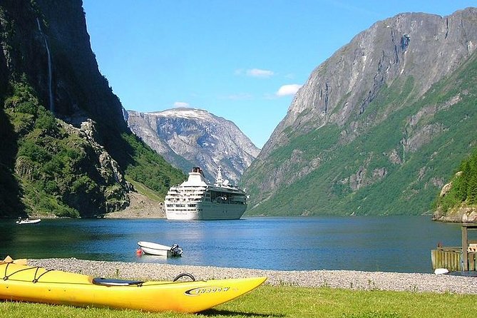 Guided Tour - Viking Village, Nærøyfjord Cruise and Flåm Railway - Cruising Through the Nærøyfjord