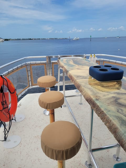 Happy Hour and a Half Cruise  1.5hrs  Public - Who Should Consider This Tour