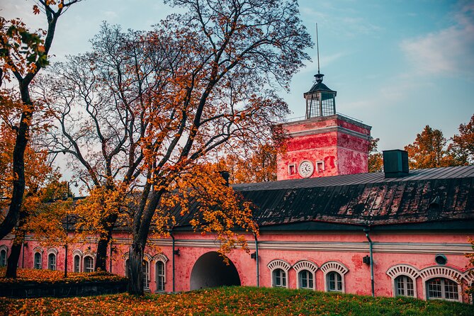 Helsinki Walking Tour With a City Planner - Meeting and Logistics