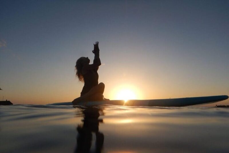 Honolulu: Sunset SUP Yoga Class - The Experience: How It Unfolds