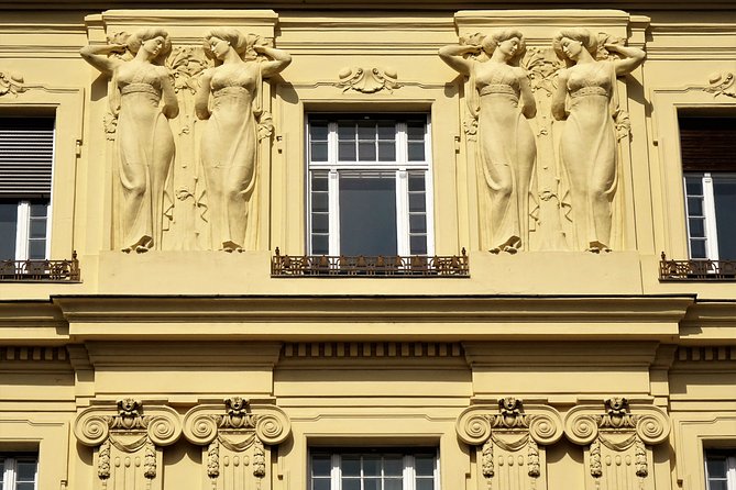 Klimts Kisses From Vienna a Private Expert-Walk From Baroque to Art Nouveau - Climbing to the Upper Belvedere for Klimts "The Kiss"