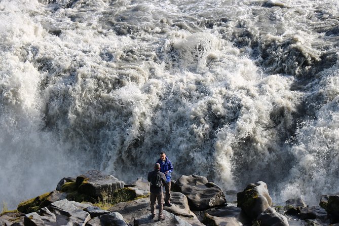 Lake Mývatn and Powerful Dettifoss Day Tour From Akureyri - Exploring Goðafoss Waterfall