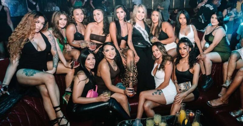 Las Vegas Fremont Street Bar Crawl - Who Will Love or Hate This Tour?