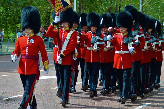 London in One Day! See the Main 30+ Sights. Small Group Walking Tour - Experience the Changing of the Kings Lifeguard