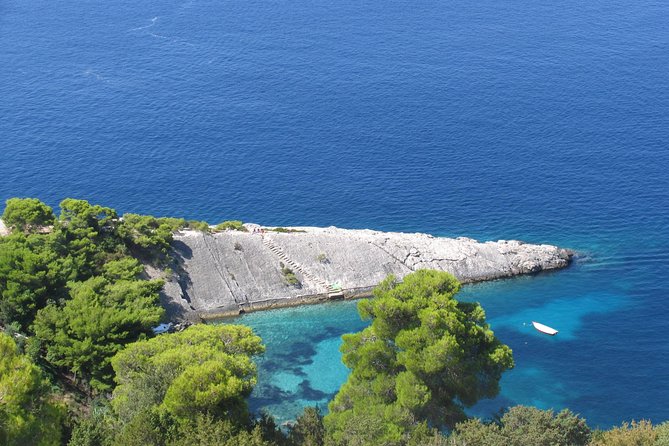 Mesmerizing Hvar Speed Boat Tour With Optional Wine Tasting - Unique Features of the Tour