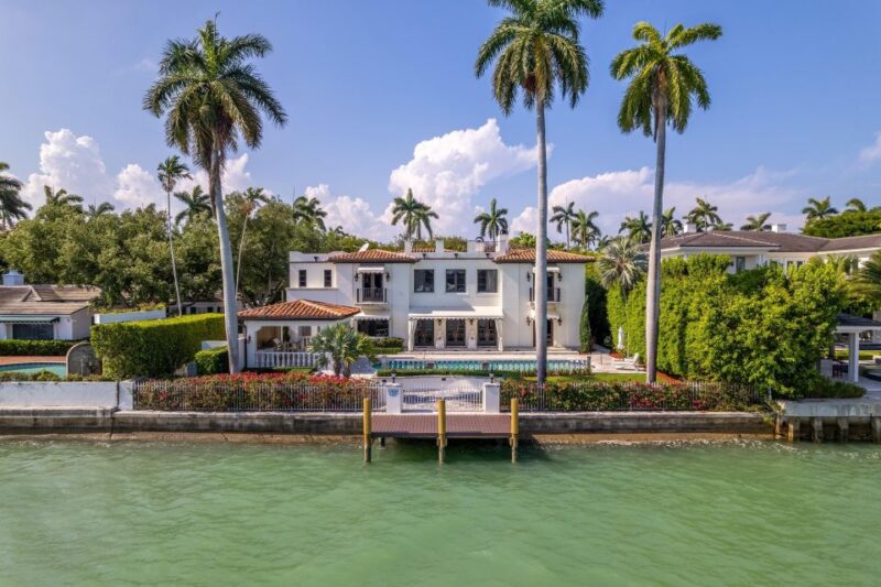 Miami: Miami Skyline Vintage Yacht Cruise, - Key Points
