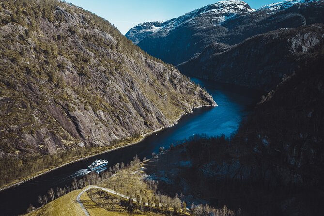 Mostraumen Fjord Cruise - Navigating the Mostraumen Strait
