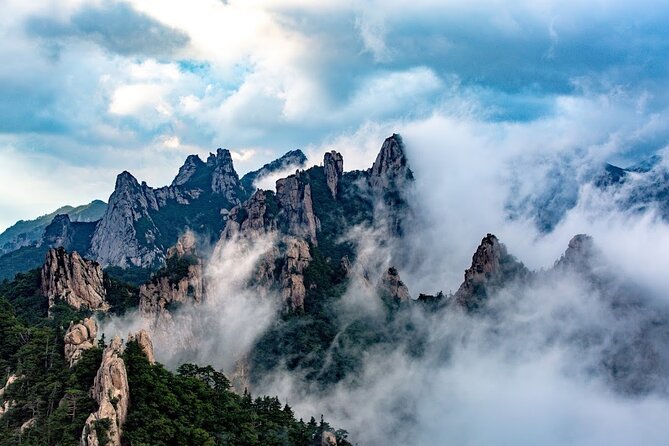 Mount Seorak and Naksansa Temple One Day Tour from Seoul - Transportation and Group Size