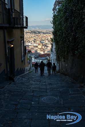 Naples Historical Panoramic Walking Tour: Rich and Poor Areas - Exploring Vomero: The Affluent Area