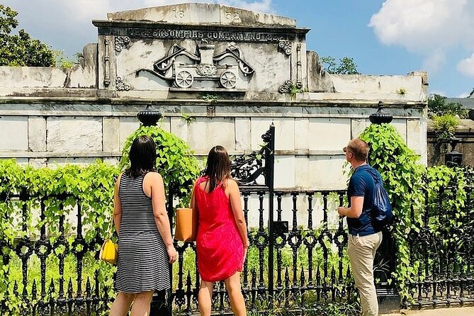 New Orleans City and Cemetery Tour With Garden District Stroll - Exploring St. Louis Cemetery No. 3