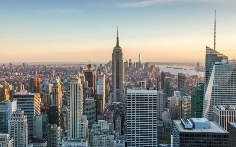 NYC: Walking Tour with Local Guide and 30+ Top NYC Sights - What Sets This Tour Apart?