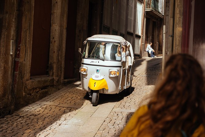 Off the Beaten Track in Porto: Private City Tour - Discovering Vibrant Murals and Tile Works