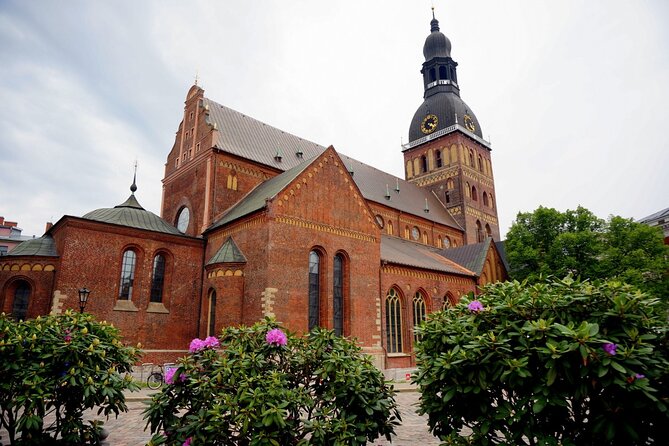 Private Riga Old Town Walking Tour - Accessibility and Participation