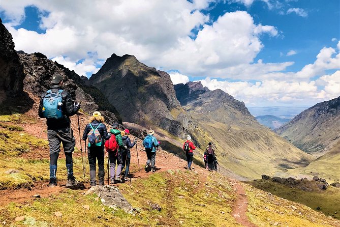 Rainbow Mountain & Red Valley Premium Tour With Picnic - Tour Features