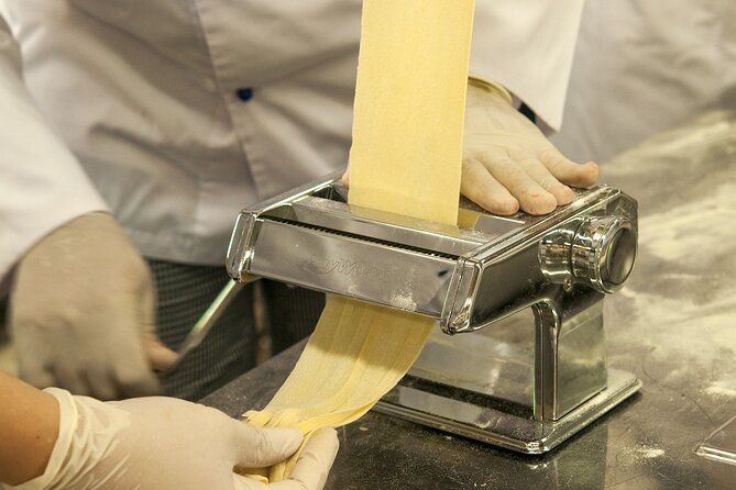 Rome: Small Group Pasta & Tiramisu Masterclass by Colosseum - Meeting Location and Accessibility