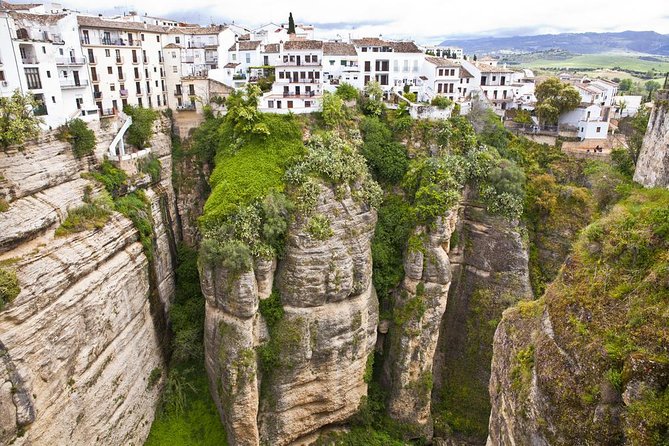 Ronda Historical Walking Tour With Bullring Entrance - Meeting and Pickup Details