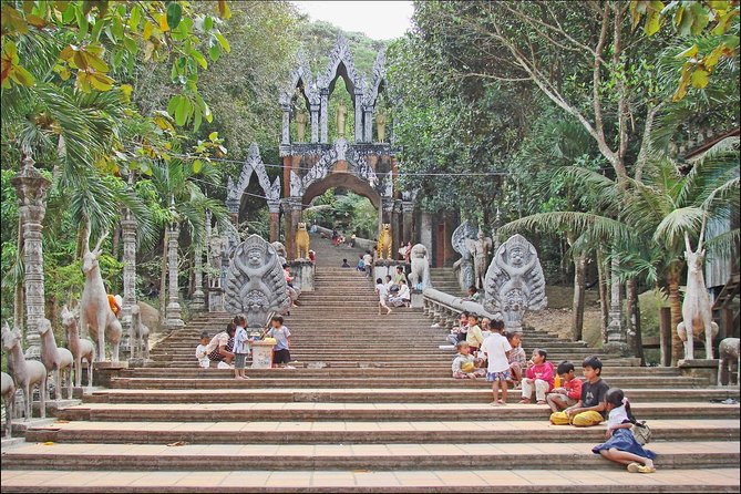 Siem Reap: Kulen Waterfall and 1000 Lingas River Private Tour - What Travelers Are Saying