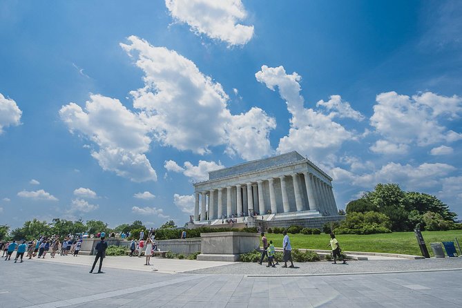 Small Group Tour of DC With Reserved National Archives Entry - Exclusive Access to the National Archives