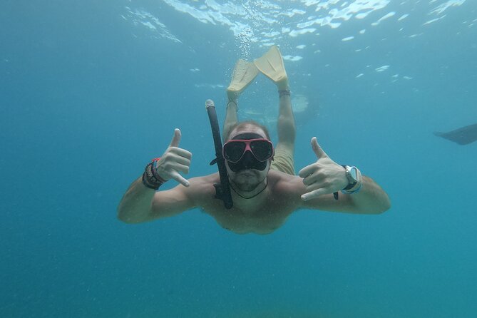 Snorkeling with turtle and statue in Gilis - Practical Details and Tips
