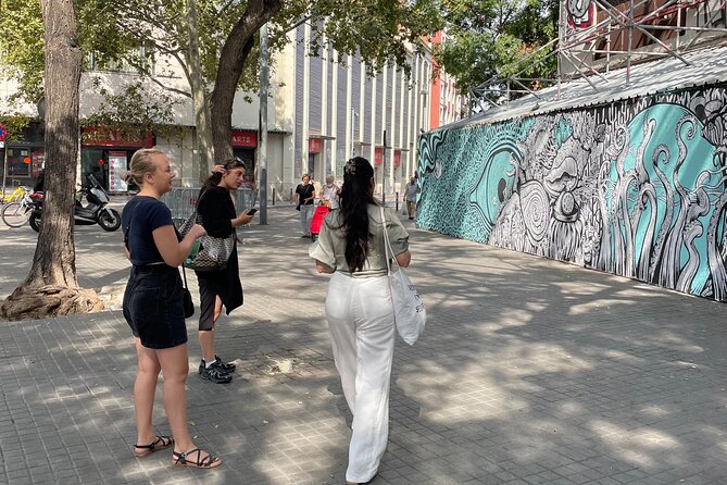 Street Art, Sculptures and Murders Walking Tour in Barcelona - Uncovering the Gothic Quarters Hidden Gems