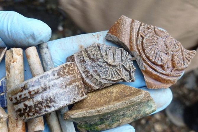 Thames Beachcombing - Personalized Attention From Knowledgeable Guides