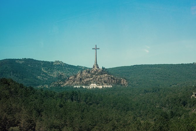 The Escorial, Valley and Toledo Day Tour From Madrid - Exploring the Monastery of El Escorial
