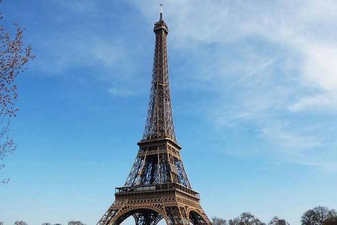 Treasure Hunt Along the Seine to Visit Paris! - Exploring the Seine River Shoreline