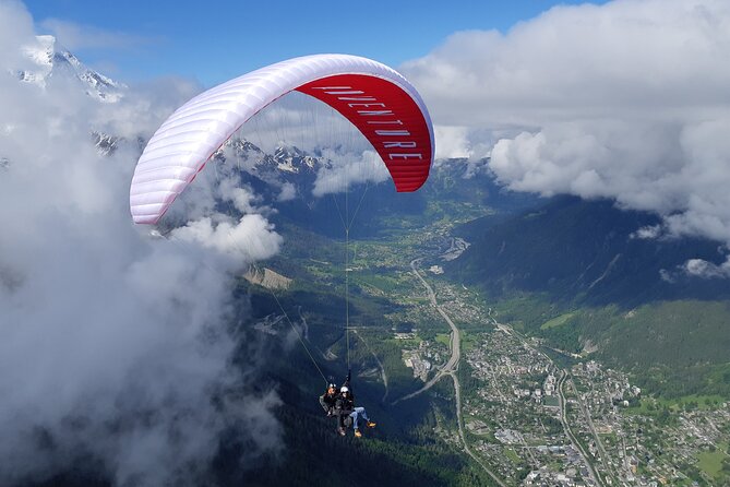 Two-seater paragliding flight in Chamonix - The Group Size and Practicalities