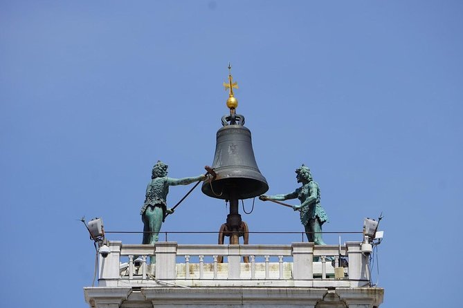 Venice Through the Eyes of a Venetian - Walk and Luxurious Private Water Taxi - Encountering Venetian Culinary Delights