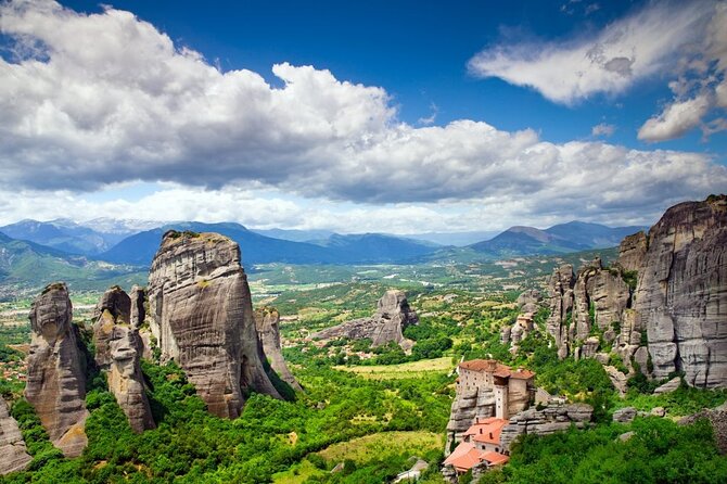 A Unique Day Private Tour to Meteora Monasteries From Athens - Experiencing the Greek Culinary Delights