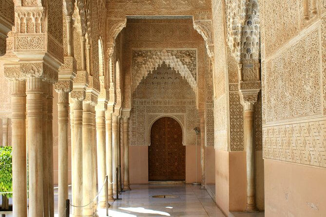 Alhambra and Nasrid Palaces: Skip-the-line Ticket and Local Guide - Who This Tour Is Perfect For