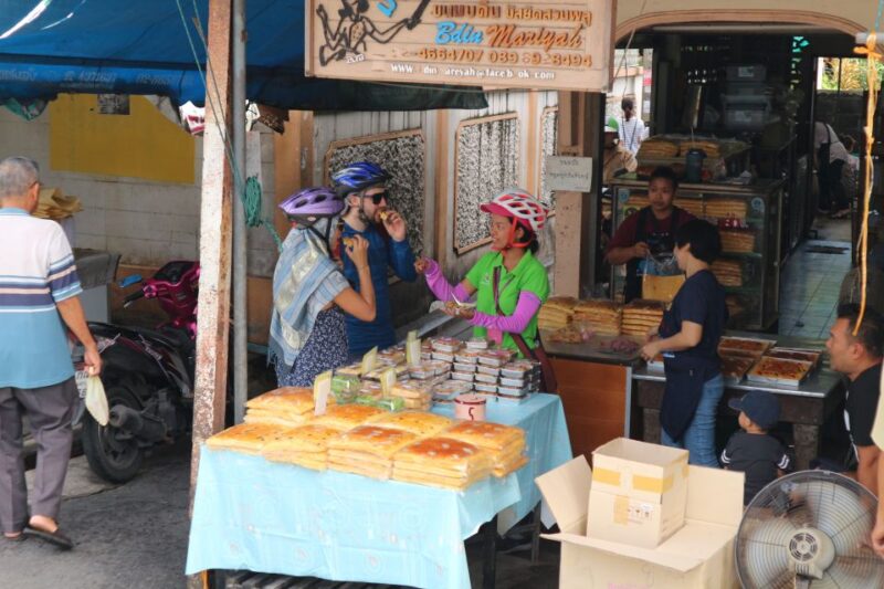 Bangkok: Bike and Canal Boat Tour with Lunch - Markets and Local Flavors