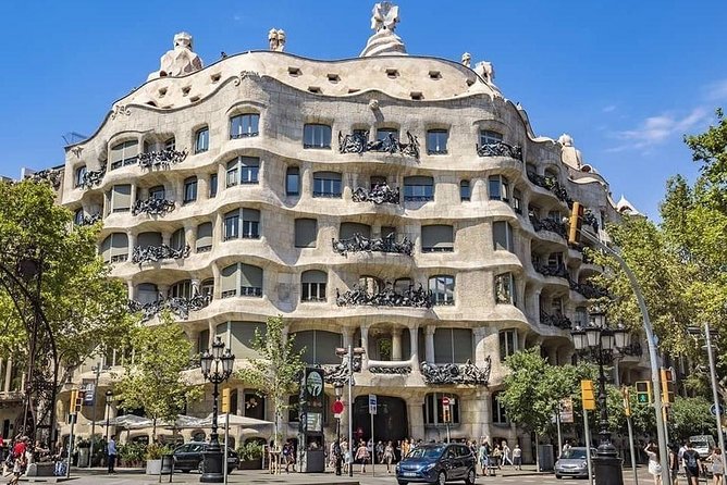 Barcelona Highlights Private Guided Tour - Transportation and Comfort Features