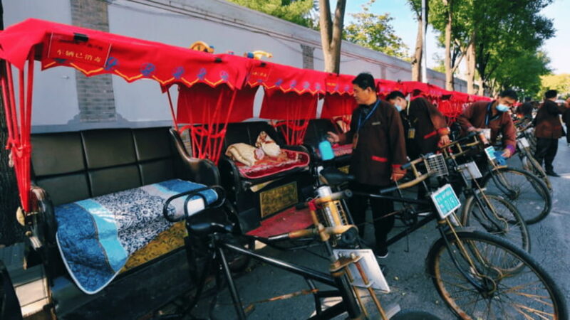 Beijing: Shichahai Hutong Tour by Cab on foot - The Guides and Experience