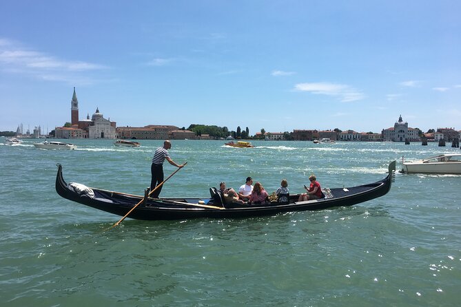 Charming Gondola Ride on the Grand Canal & Gondola Gallery - Virtual Reality Experience