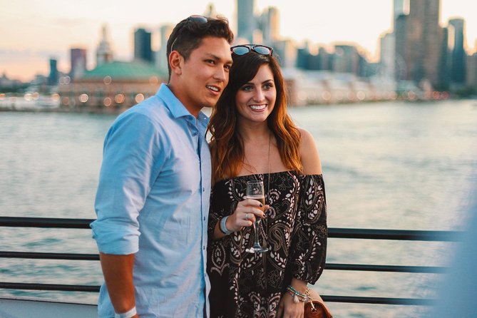Chicago Signature Lunch Cruise on Lake Michigan - Onboard Entertainment: Music, Games, and a Dance Floor
