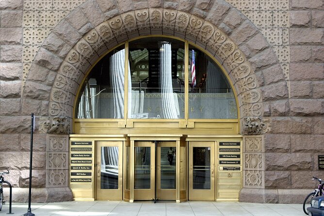 Chicago Walking Tour: Art Deco Skyscrapers Loop - Tour Guide Expertise and Qualifications