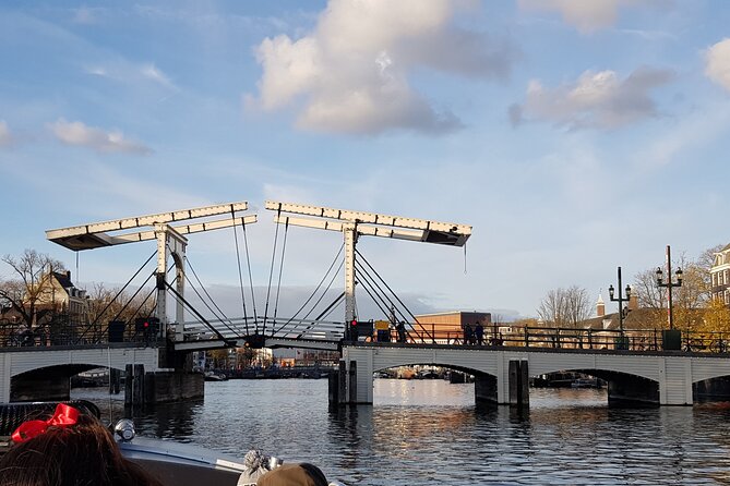 Classic Salonboat Tour in Amsterdam Including Cheese and Wine - Tour Inclusions and Accessibility