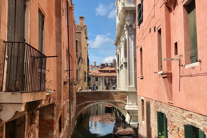 Discover Secrets and Hidden Gems of Venice With a Local: Sightseeing Small Group - Understanding the Daily Life and History of Venice