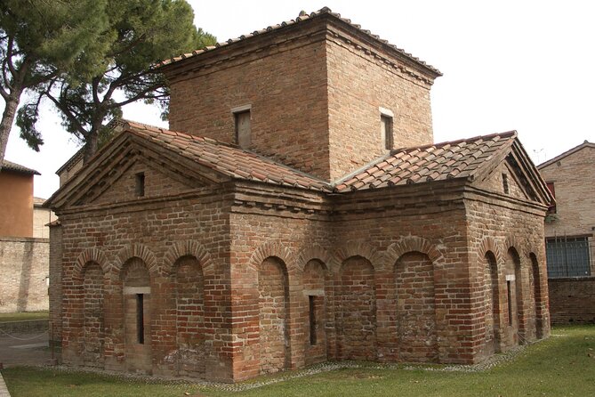 From Bologna or Ravenna Guided Tour of the Mosaics in Ravenna - Meeting Point and Group Size