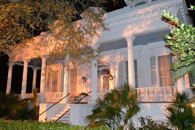 Garden District and Lafayette Cemetery Guided Walking Tour - Discovering Architectural Styles