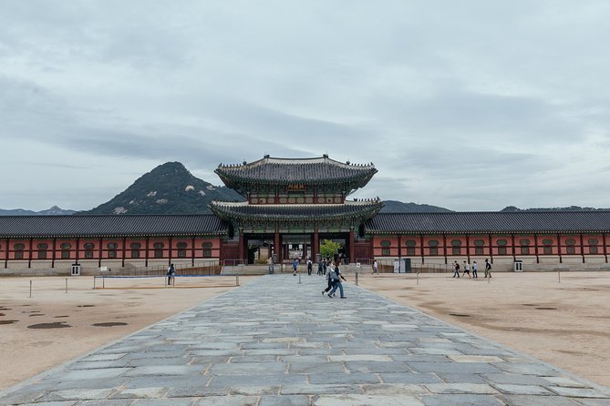 Highlights & Hidden Gems With Locals: Best of Seoul Private Walking Tour - Who Should Consider This Tour?