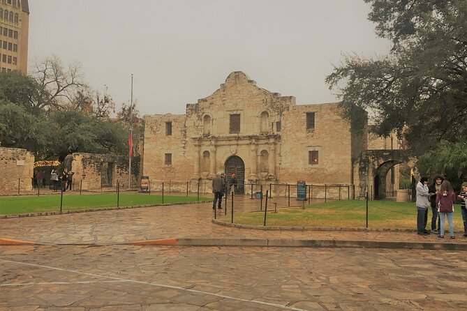 Historic Downtown & Riverwalk Walking Tour - Strolling Through Yanaguana Garden