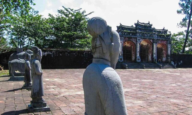 Hue : Royal Tombs- Thien Mu Pagoda- Dragon Boat Private Tour - FAQ