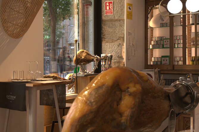 Jamón Ibérico & Fine Meats Gourmet Tasting With Wine in Madrid - The Art of Pairing: Selecting the Perfect Wine