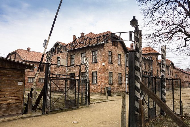 Krakow: Auschwitz-Birkenau & Salt Mine Oneday Tour (Hotel Pickup) - Exploring the Wieliczka Salt Mine