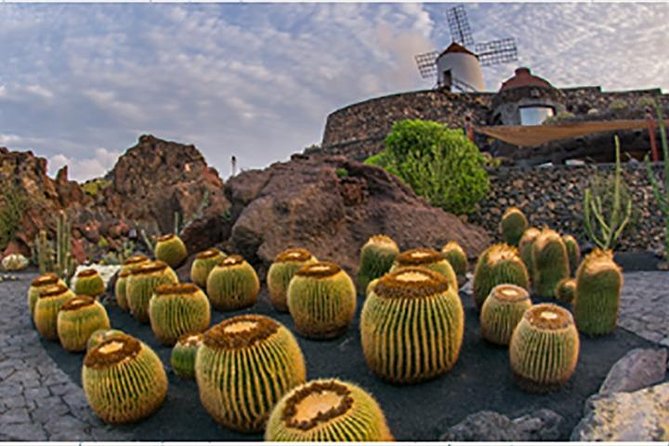 Lanzarote Highlights. Private Tour With Pickup (Price per Vehicle, Not P.P.) - Inclusions and Amenities