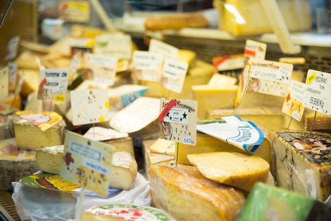 Local Food Market Walking Tour Near the Marais - Taking in the Food Market Atmosphere