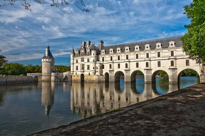 Loire Valley Castles Small-Group Day Trip From Paris - Exploring Château De Chambord