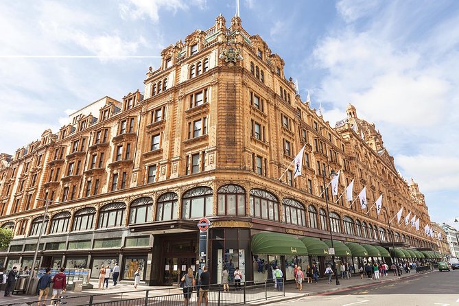 London Vintage Bus Tour With Cream Tea at Harrods - Expert Commentary From Local Guides